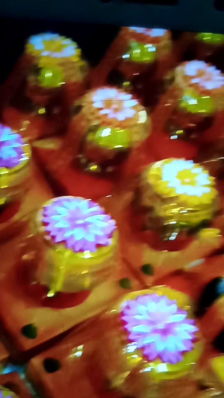 Challenger Atapirikara With Silver Shine Stand Paththaraya. (Nelum ...