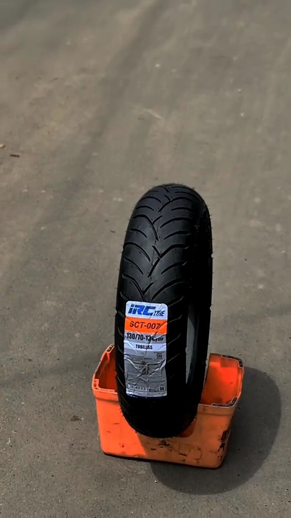 BAN BELAKANG MOTOR NMAX tubles ukuran 130/70-13 merek IRC untuk ADV PCX ...
