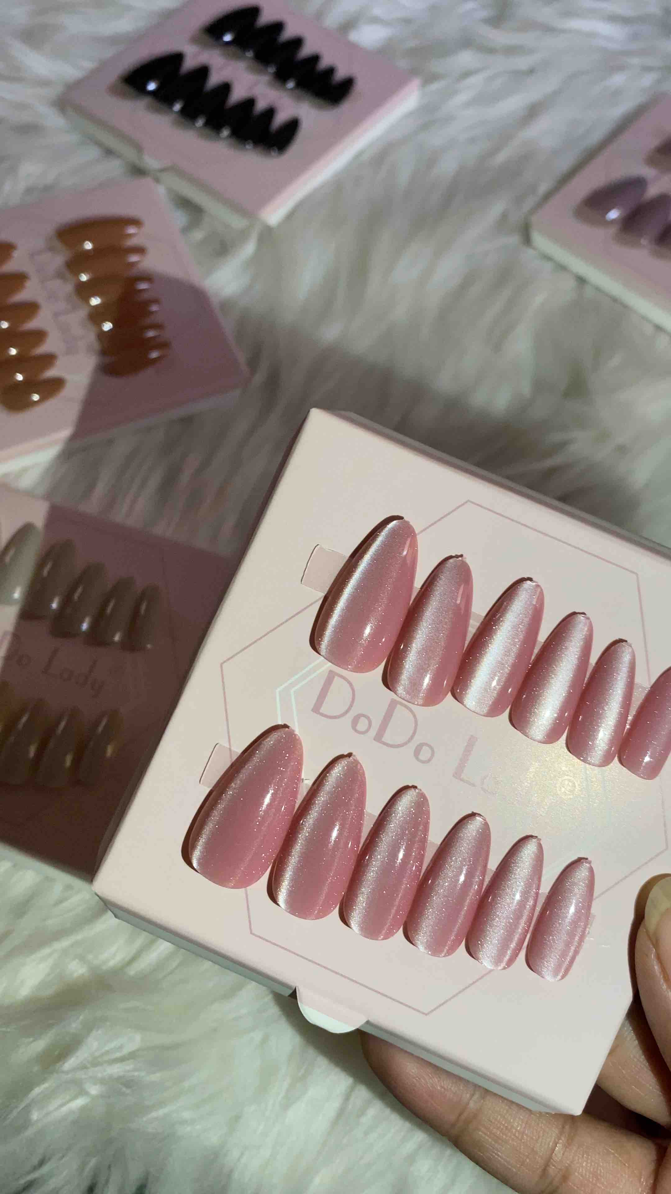 Cateye gel nails pack of 12 nails press on nails | Daraz.pk