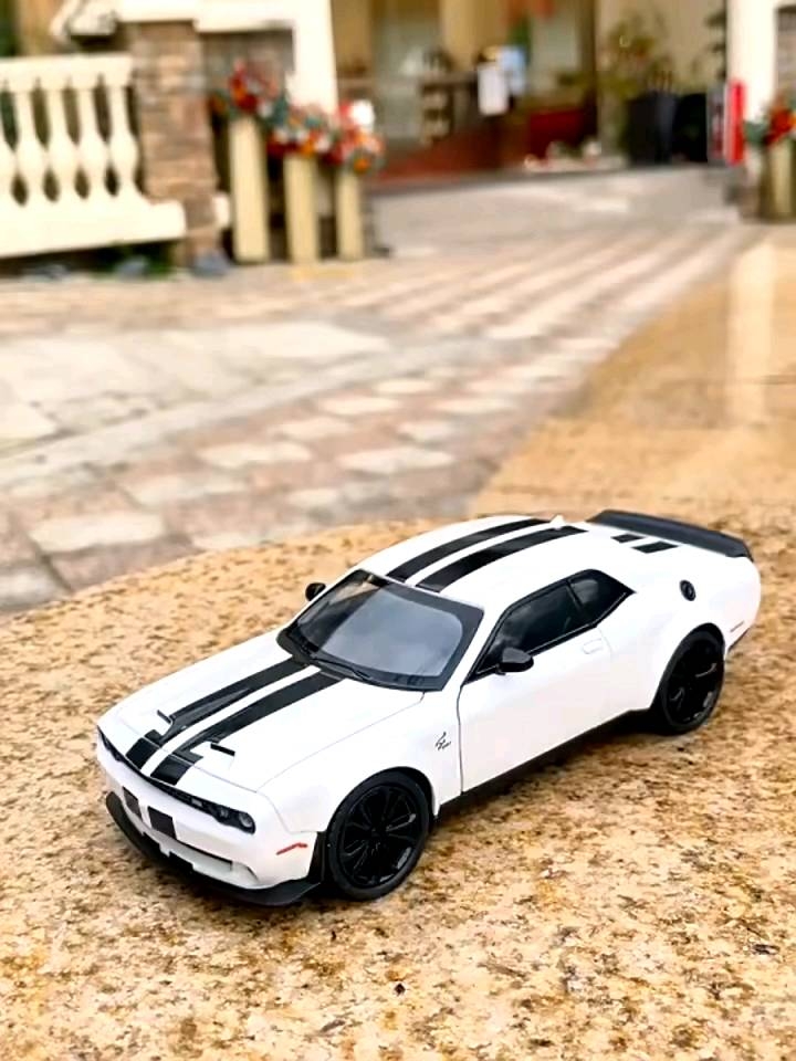 1:22 Alloy Dodge Challenger SRT Hellcat Diecasts Model Musle Vehicles ...