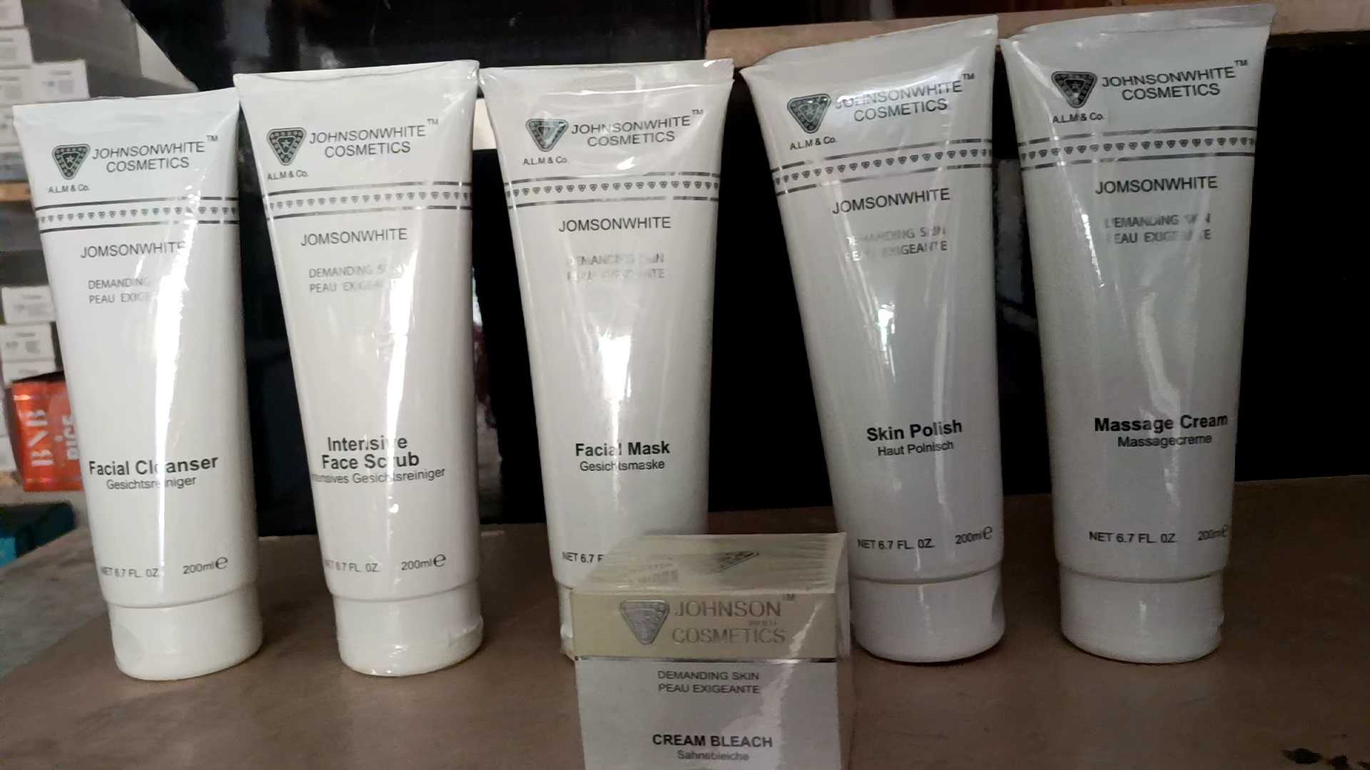JOHNSON WHITE COSMETICS FACIAL KIT (200ml each) Set of 5+Free cream ...