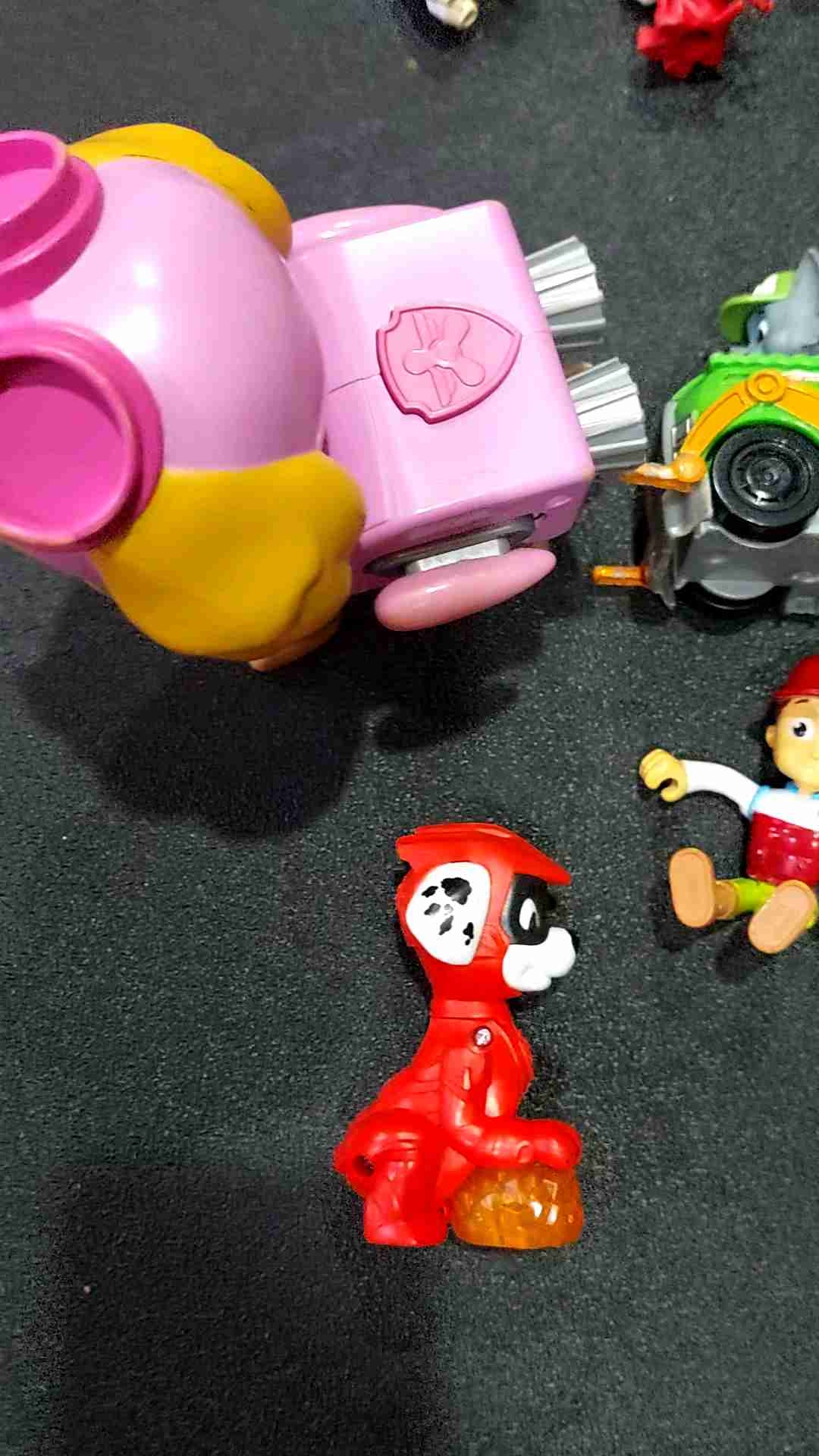 A collection of PAW Patrol figures and vehicles, PAW PATROL JUMBO ...
