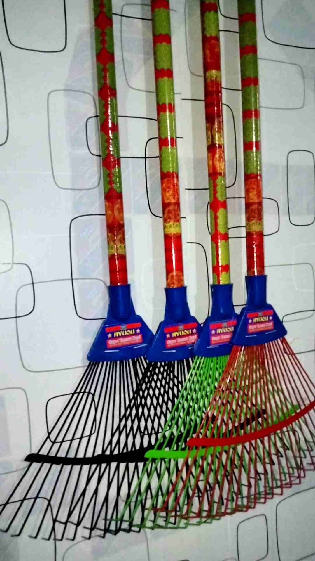 Sapu Taman/Garuk Besi Serbaguna | Lazada Indonesia