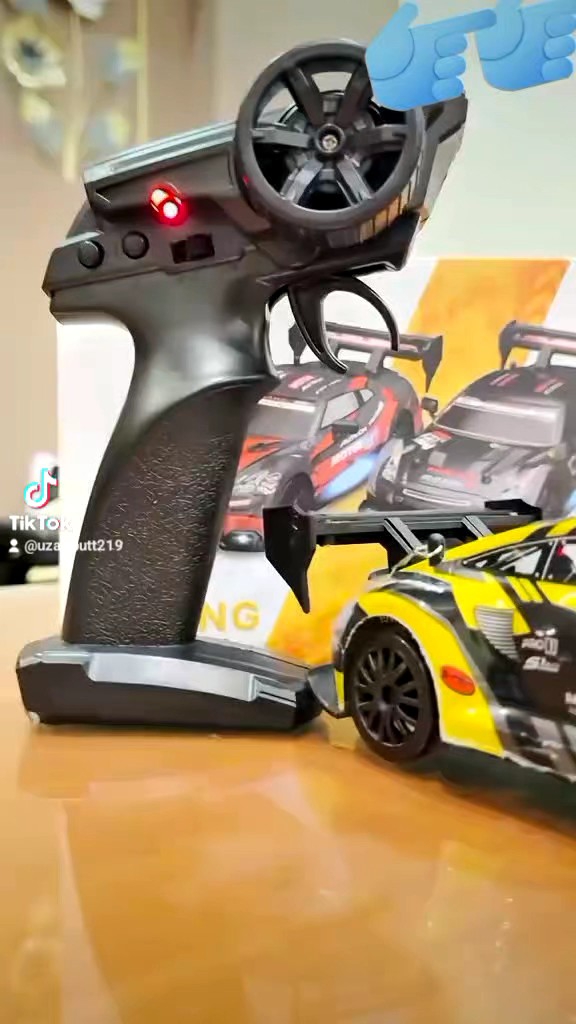 1:24 Racing Car Remote Controlled 20 km/h 4WD 2.4 GHz Remote Control ...